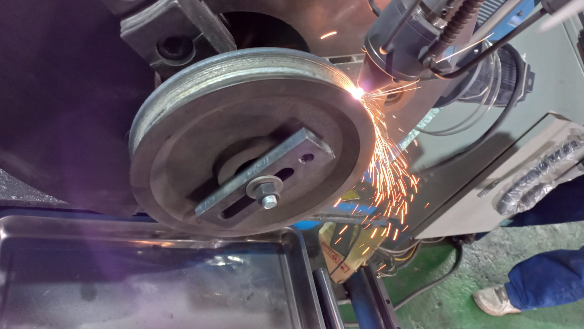 Hình ảnh hàn phủ kim loại bằng công nghệ Laser Cladding (Phần 3) - Phun ...